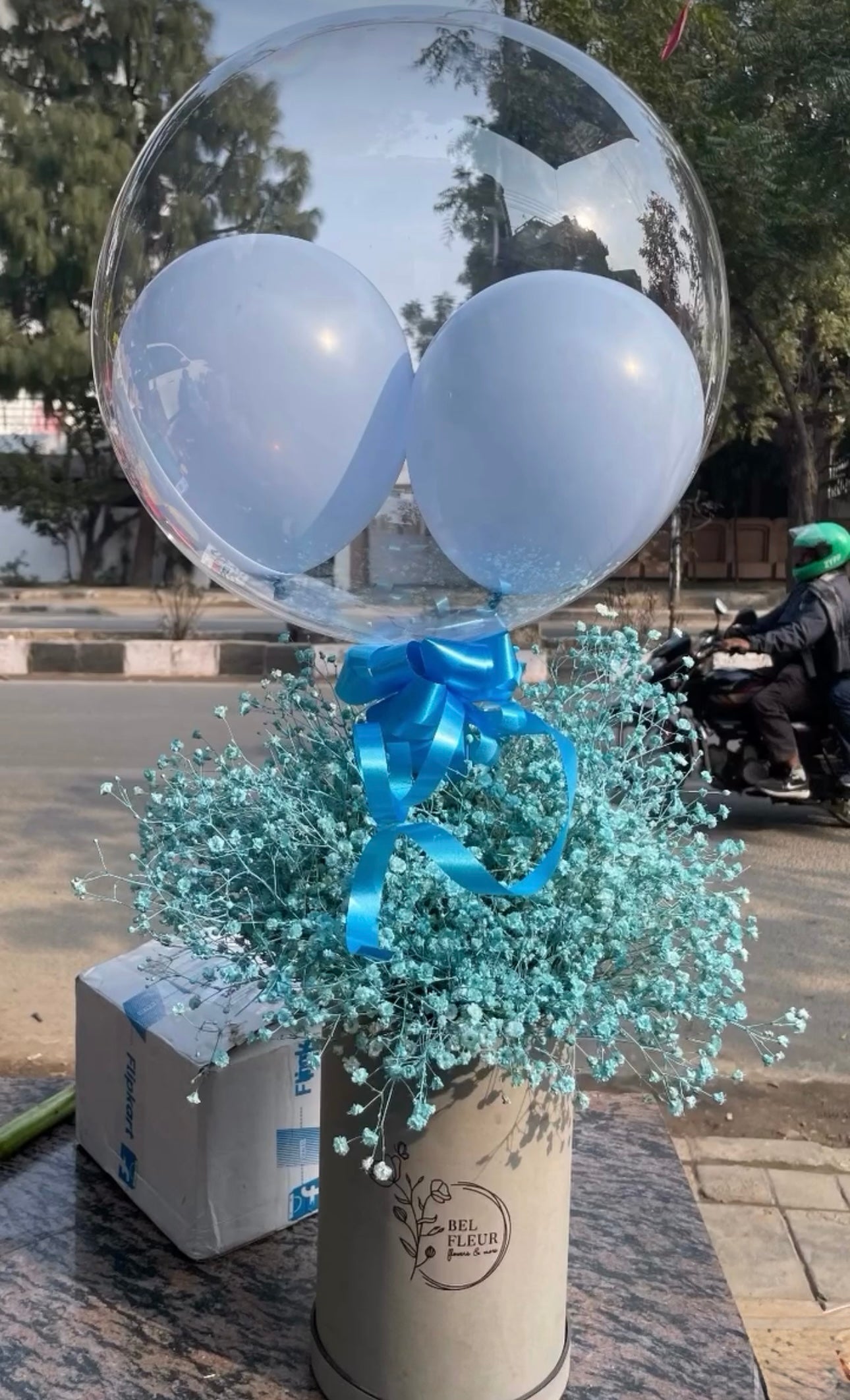 Premium Fresh Flowers Luxe Bouquet Basket (Only deliverable in Delhi/N ...